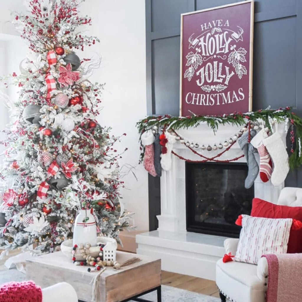 15 Elegant and Timeless Christmas Tree Decorating Ideas - Brooke Nicole ...