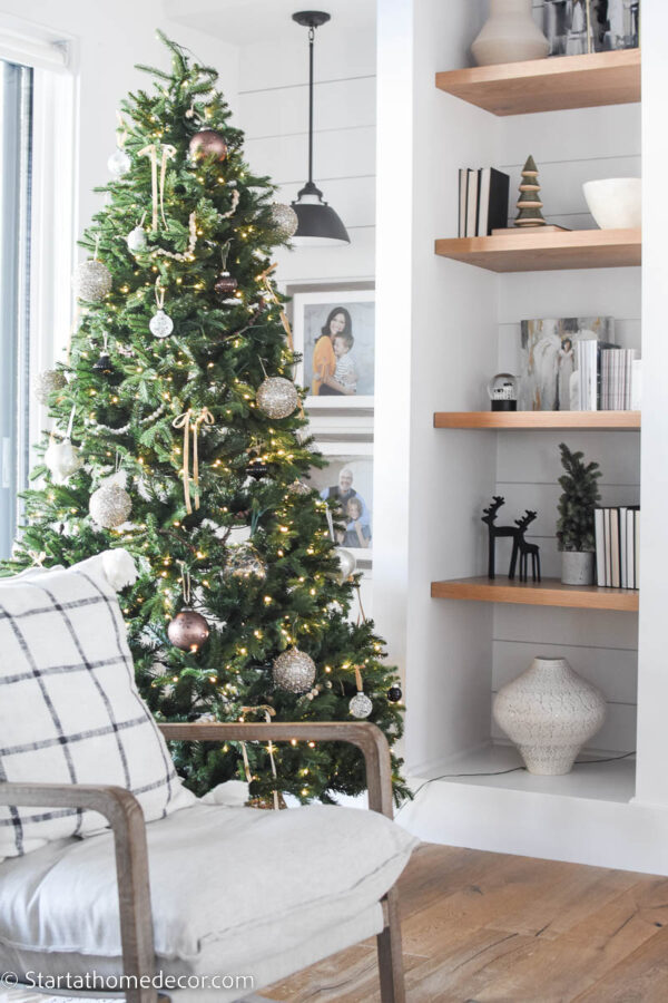 15 Elegant and Timeless Christmas Tree Decorating Ideas - Brooke Nicole ...