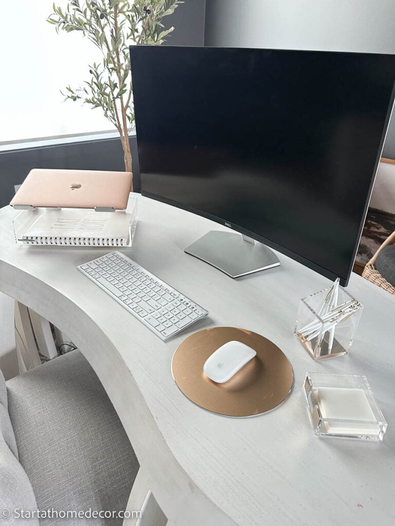 Classy Minimalist Desk Organization - Brooke Nicole Larsen