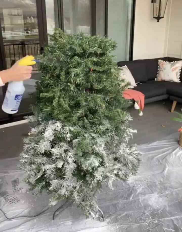 Stunning Flocked Christmas Tree Decorating Ideas - Brooke Nicole Larsen