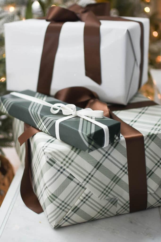15+ DIY Christmas Present Decorations Ideas - Brooke Nicole Larsen