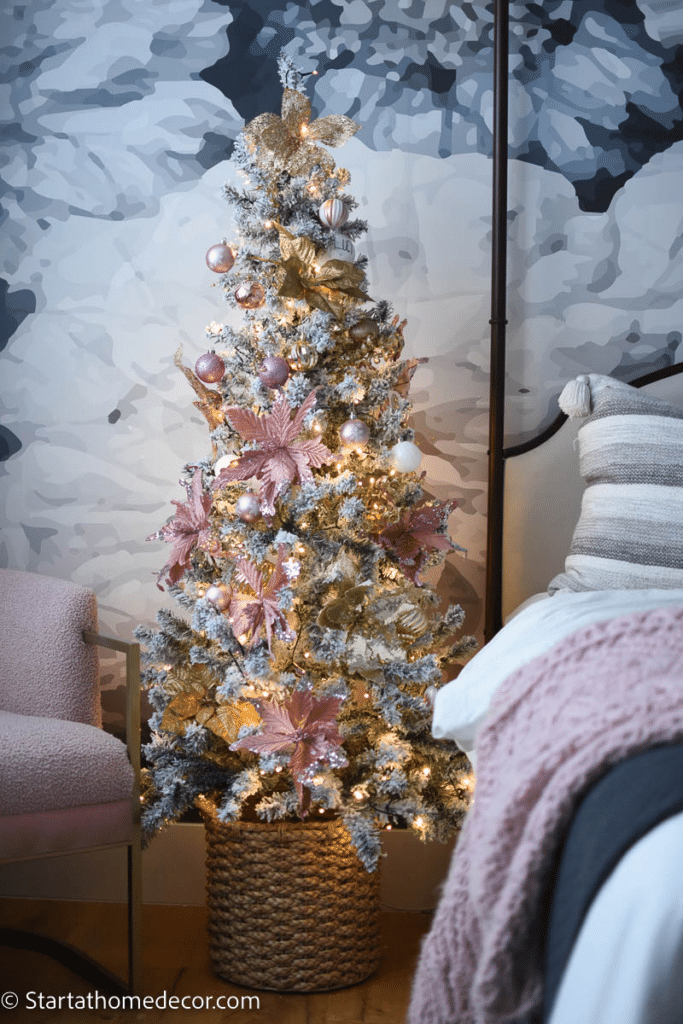 15 Elegant and Timeless Christmas Tree Decorating Ideas - Brooke Nicole ...
