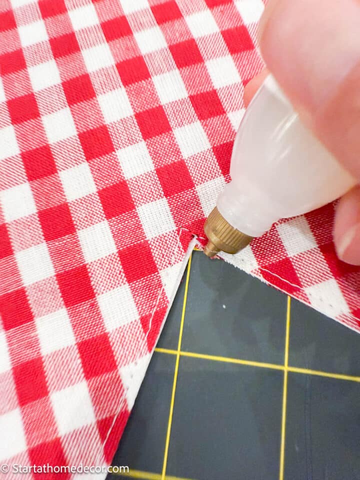 How to Make Big, Stiff Fabric Bows - Brooke Nicole Larsen