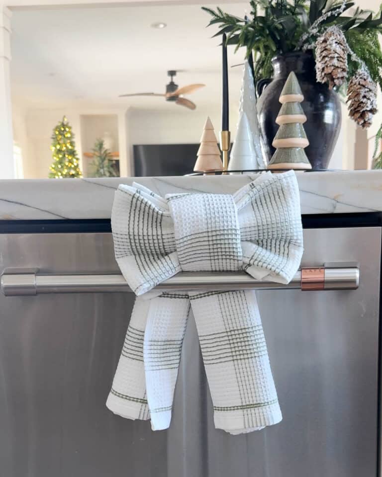 How to Tie the Cutest Bows (6 Easy Bow Ideas Anyone Can Do) - Brooke ...
